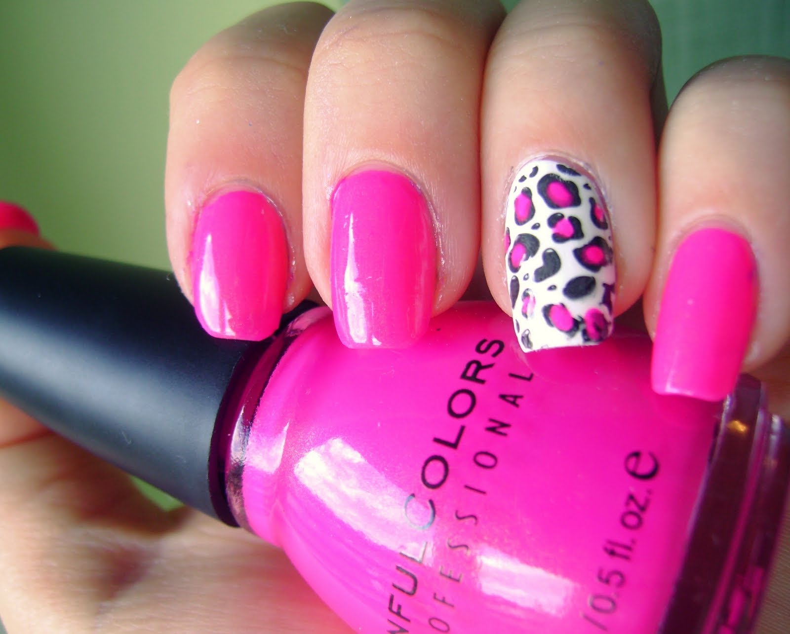 Cómo pintar las uñas - 4 pasos - Belleza Doncomos.com