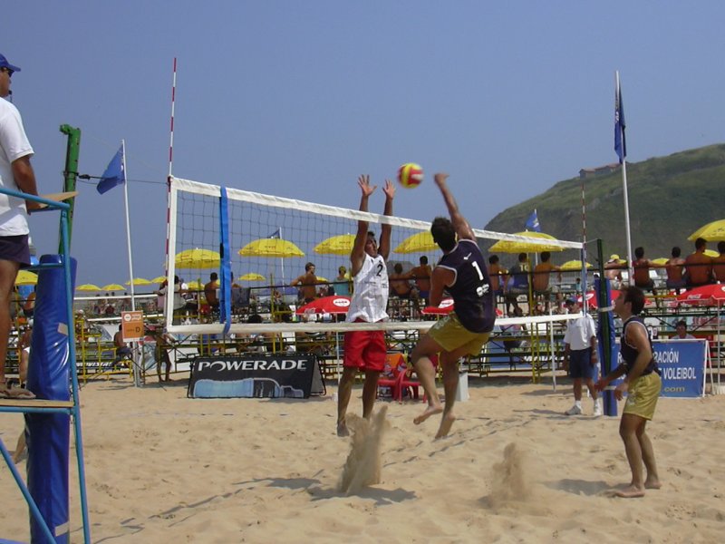 Cómo jugar a voley playa - 7 pasos - Ejercicio Doncomos.com