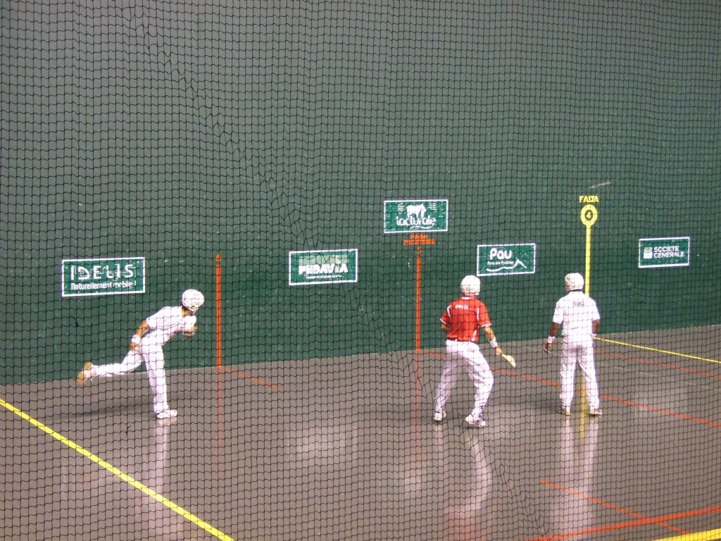 Cómo jugar a la pelota vasca - 8 pasos - Ejercicio Doncomos.com