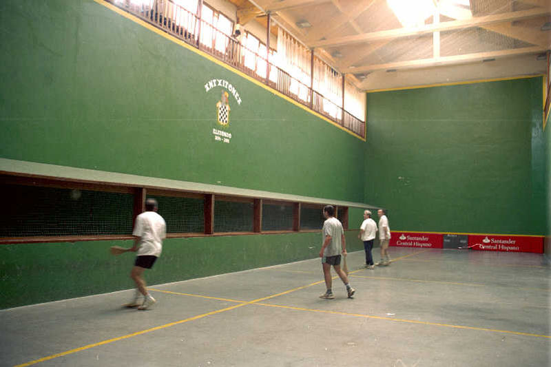 Cómo jugar a la pelota vasca - 8 pasos - Ejercicio Doncomos.com