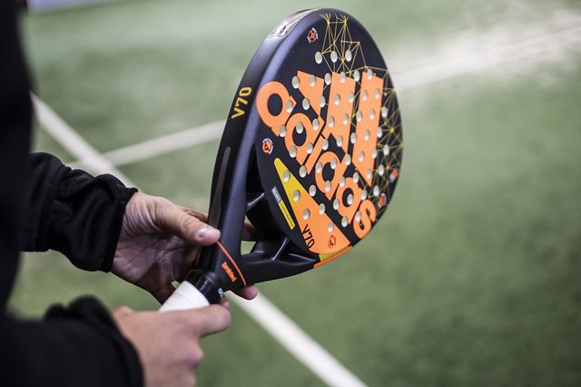 Cómo hacer un remate liftado en pádel - 11 pasos - Ejercicio Doncomos.com