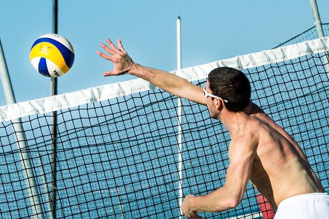 Cómo aprender a jugar a Voley Playa - Ejercicio Doncomos.com