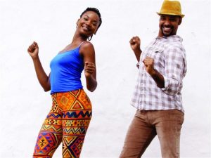 Cómo bailar salsa choke - 6 pasos - Fiesta Doncomos.com