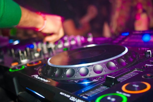 Cómo elegir música para una fiesta - Fiesta Doncomos.com