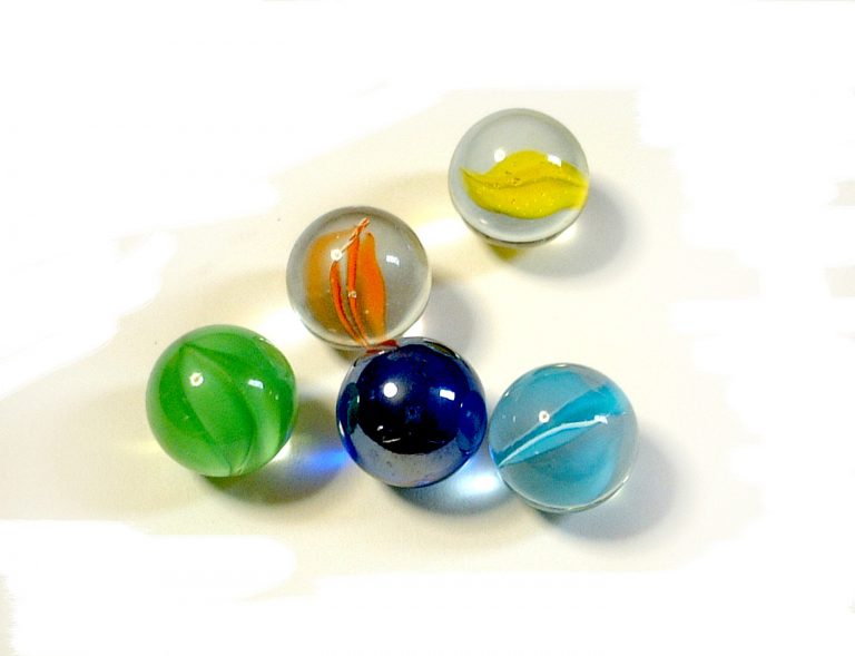 Cómo jugar a canicas - 4 pasos - Ocio Doncomos.com