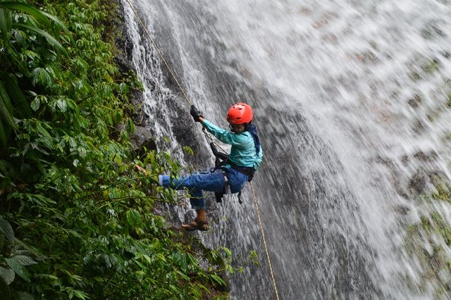 Cómo aprender a hacer barranquismo - Ocio Doncomos.com
