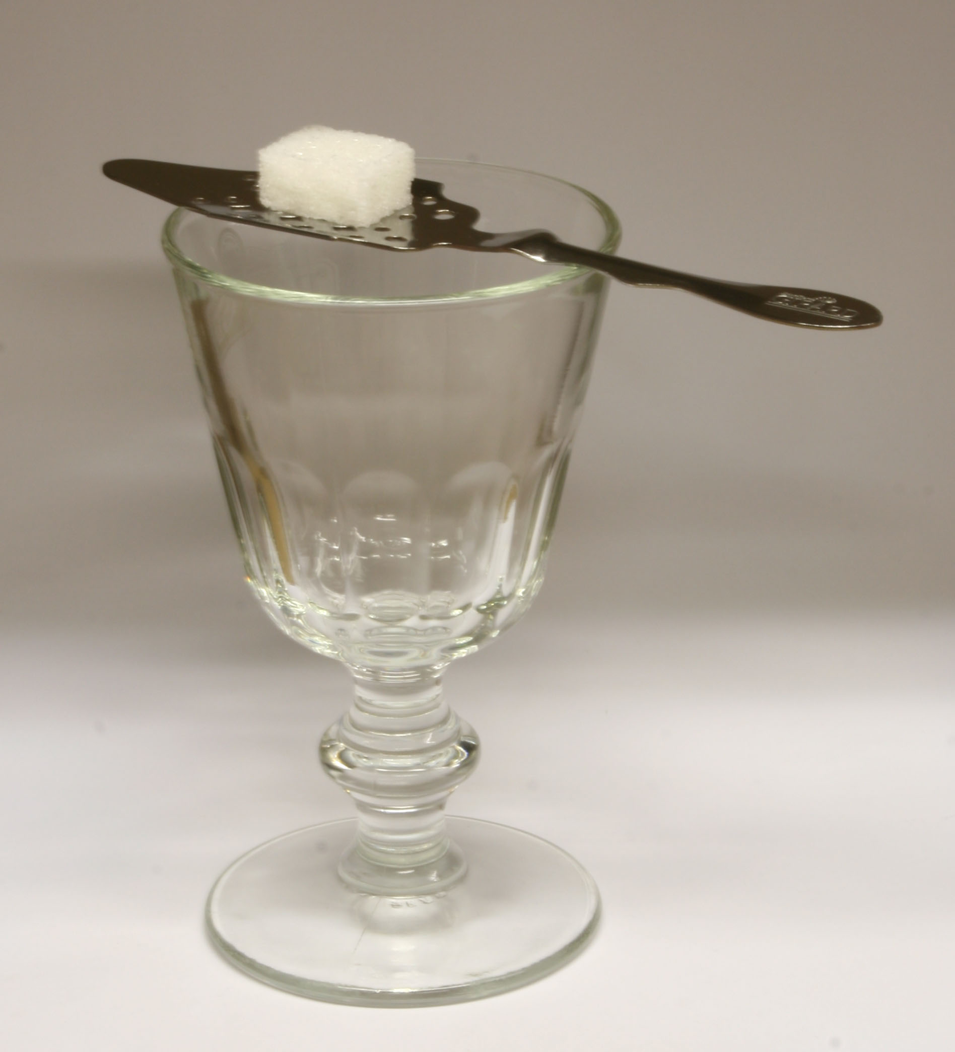 Cómo beber absenta - 5 pasos - Recetas Doncomos.com