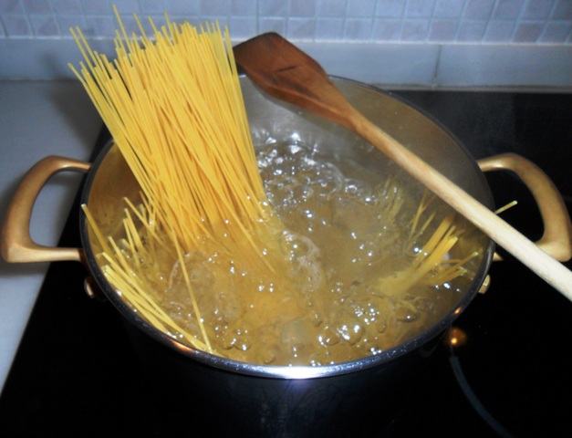 Cómo hacer spaghetti - 12 pasos - Recetas Doncomos.com