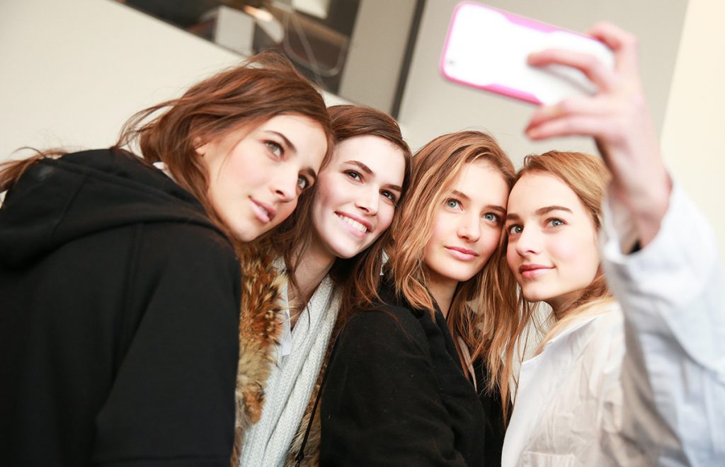 Cómo ser popular - 27 pasos - Relaciones Doncomos.com