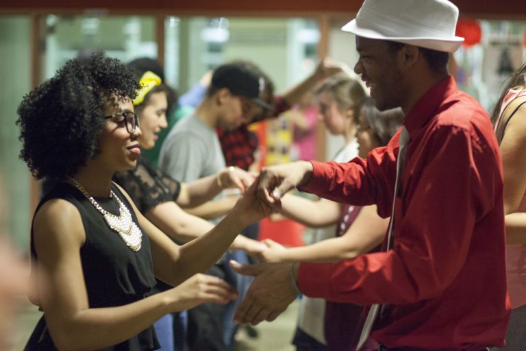 Cómo bailar banda - 7 pasos - Talento Doncomos.com