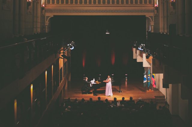 Cómo cantar ópera - 12 pasos - Talento Doncomos.com