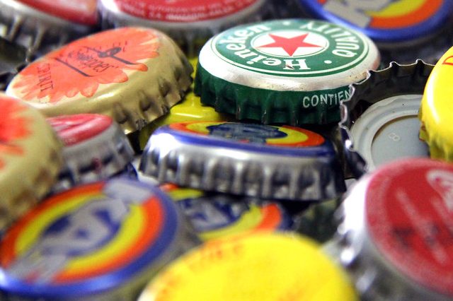 Cómo hacer manualidades con chapas de botellas - Talento Doncomos.com