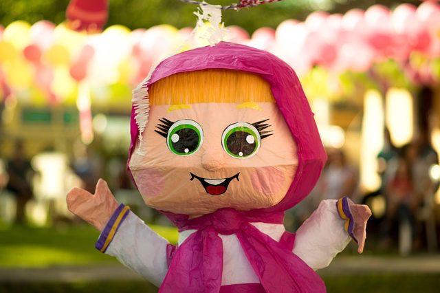 Cómo hacer una piñata de cartón - 6 pasos - Talento Doncomos.com
