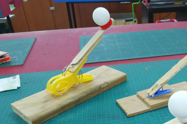 Cómo hacer una catapulta para niños - 5 pasos - Talento Doncomos.com