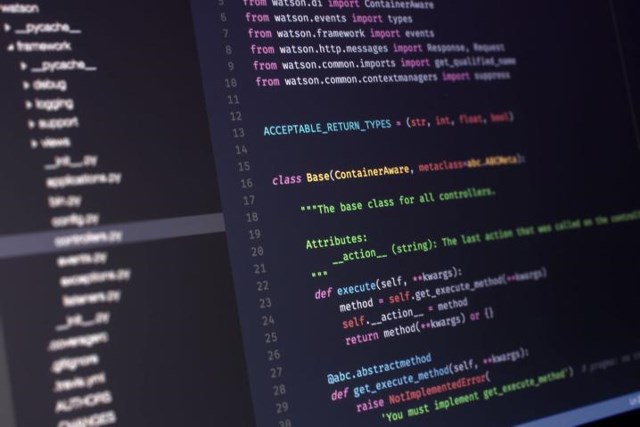 ¿Qué es un IDE o editor de código? - Tecnología Doncomos.com