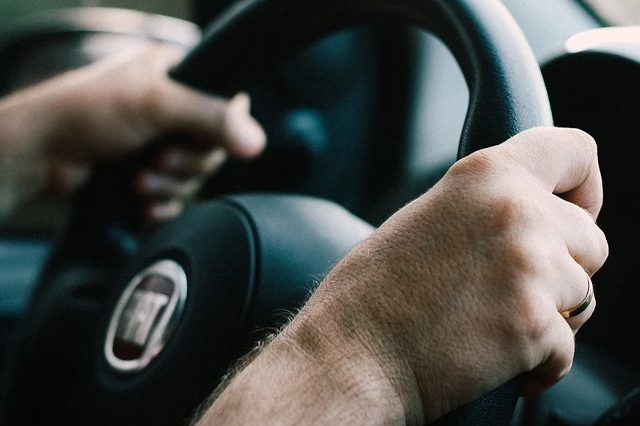 Cómo eliminar los ruidos del coche - Vehiculos y Motor Doncomos.com